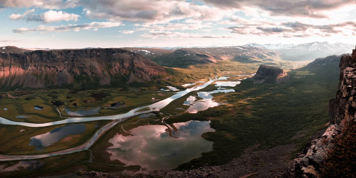 Junyi Yong | The Independent Photographer